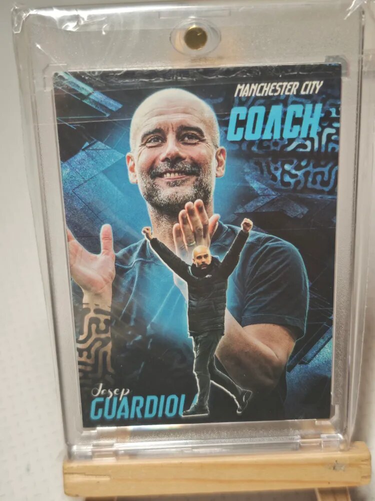 Коллекционные футбольные карты Topps Манчестер Сити CUARDIOI COACH