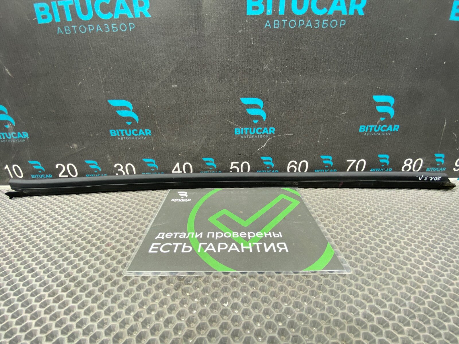 Уплотнитель стекла двери ( бархотка ), внутренний задний левый. Kia Optima, 4 Рестайлинг 2019 г. Седан