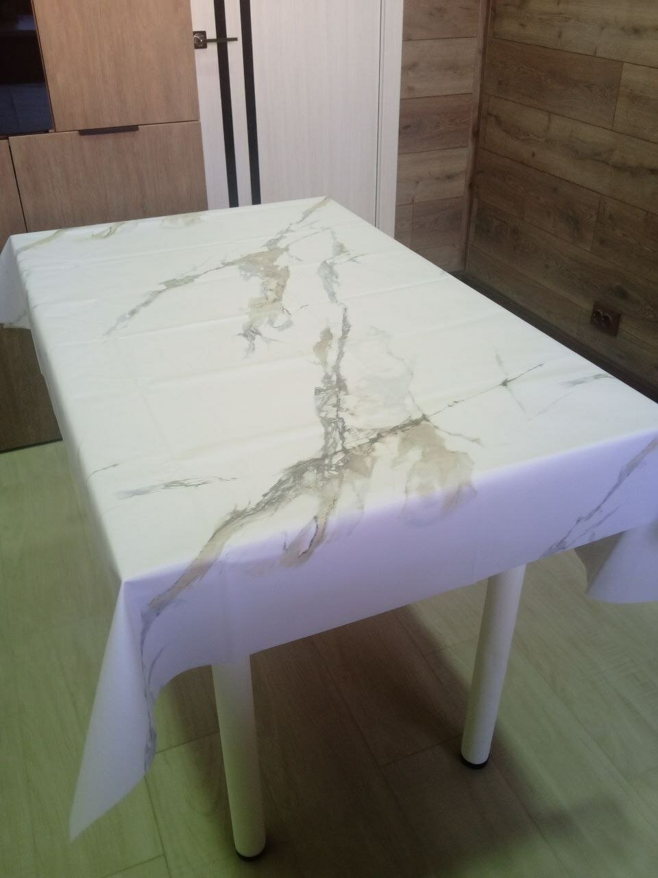 Клеенка на стол с рисунком бело-серый мрамор 160х140