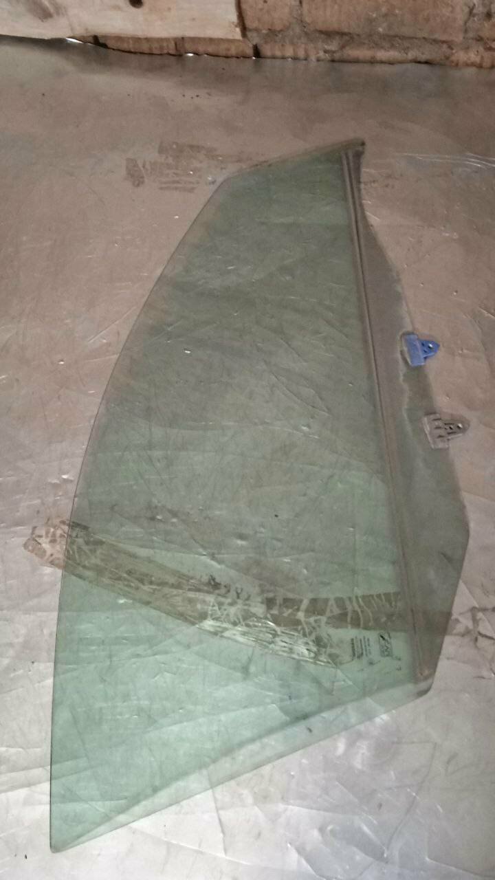 Стекло двери передней правой Nissan Almera N16 2000