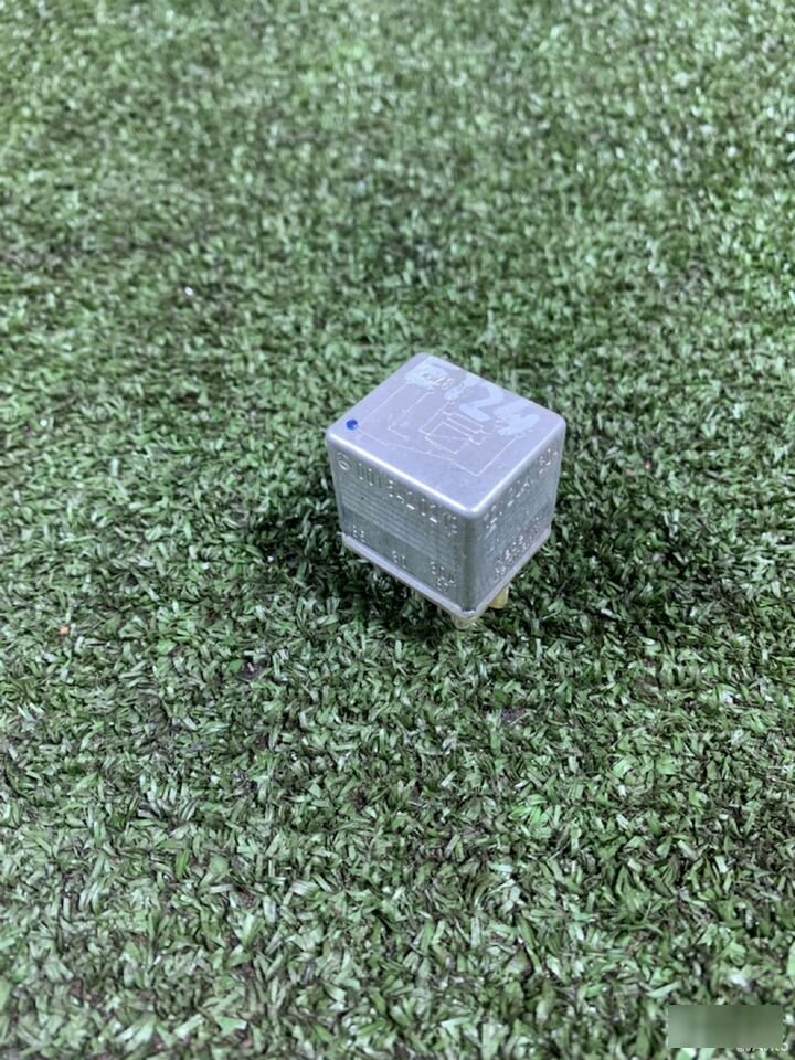 Реле Mercedes-Benz E W124 2.0 1995 0015420219