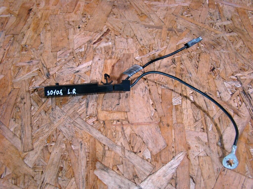 Антенна Land Rover Freelander 2 2007-2014 LR003057 (с пробегом)