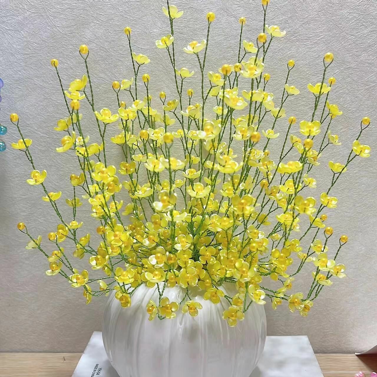 Бисер и бусины подарочный набор для плетения и рукоделия с леской в органайзере для создания украшений браслетов и чокера Happy Makers