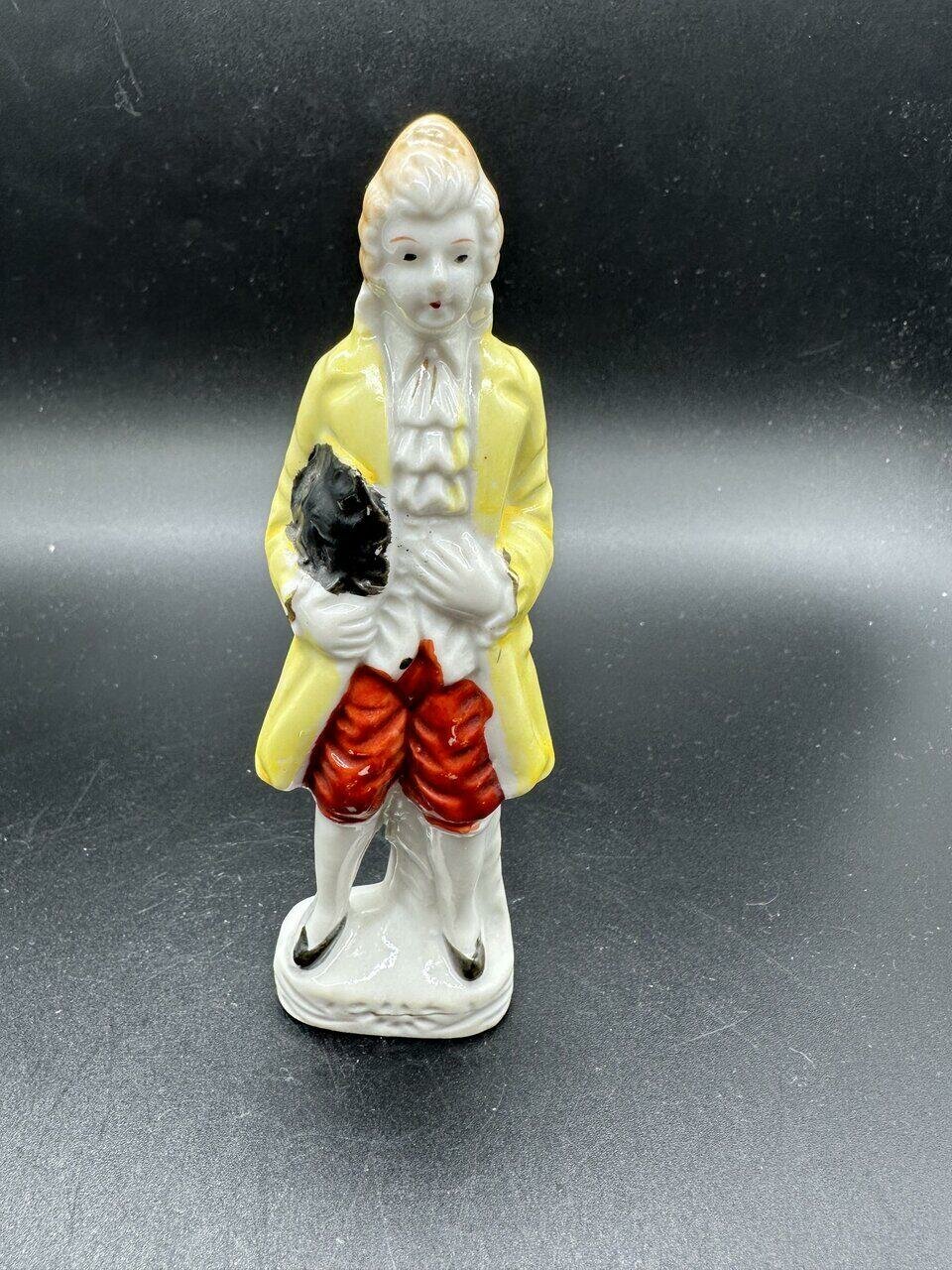 Фарфоровая статуэтка Кавалер в стиле барокко Япония винтаж