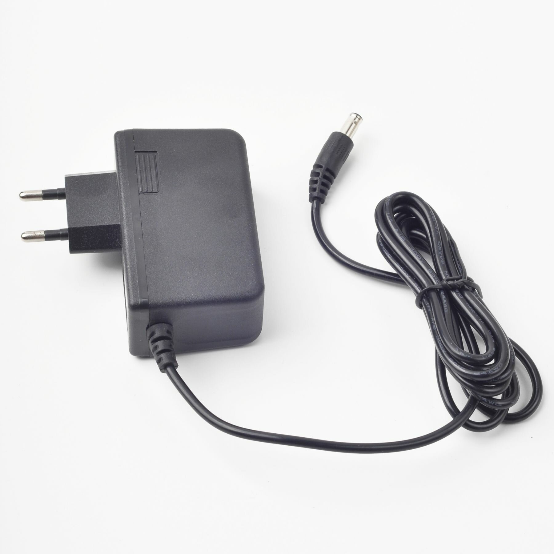 Блок питания универсальный 12В 1.5А (5.5*3.0 мм с иглой в центре)