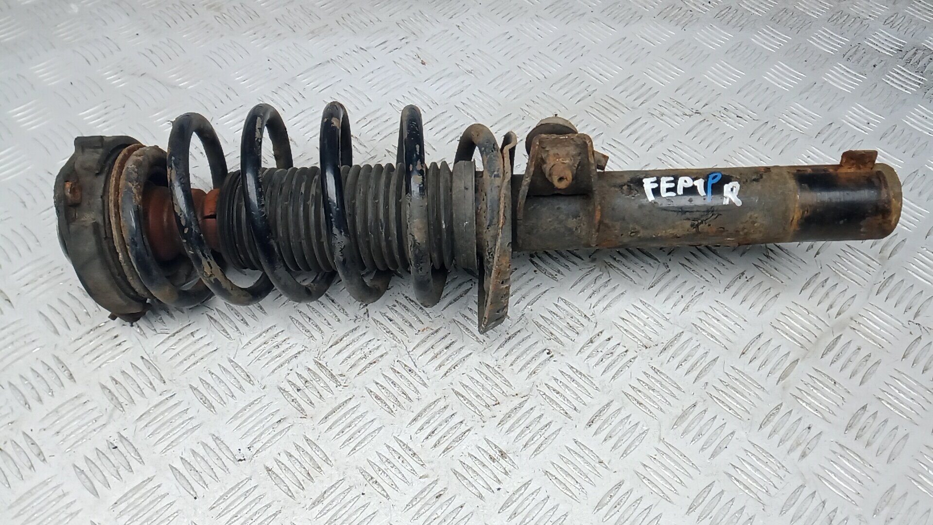 Стойка передняя правая VOLKSWAGEN TIGUAN 1