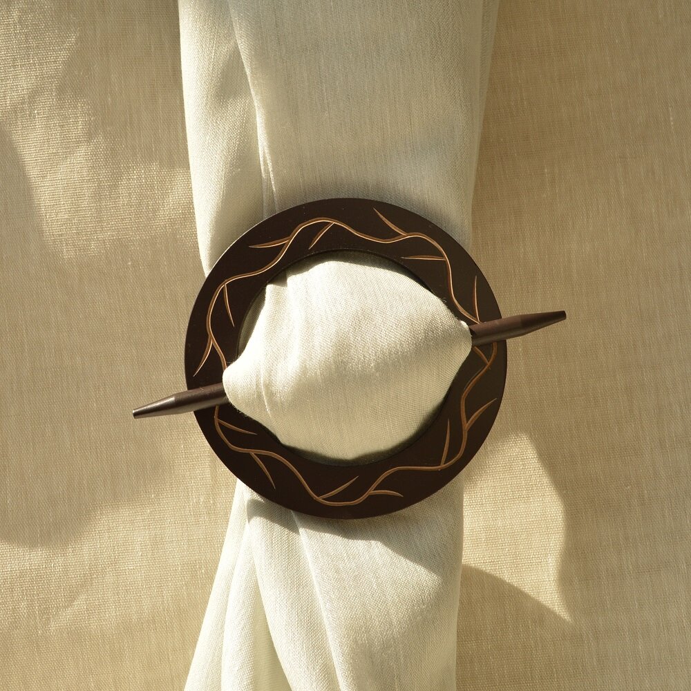 Подхват-заколка 2 шт круглая деревянная для штор в стиле минимализм, диаметр внешний 14,5 см, цвет коричневый