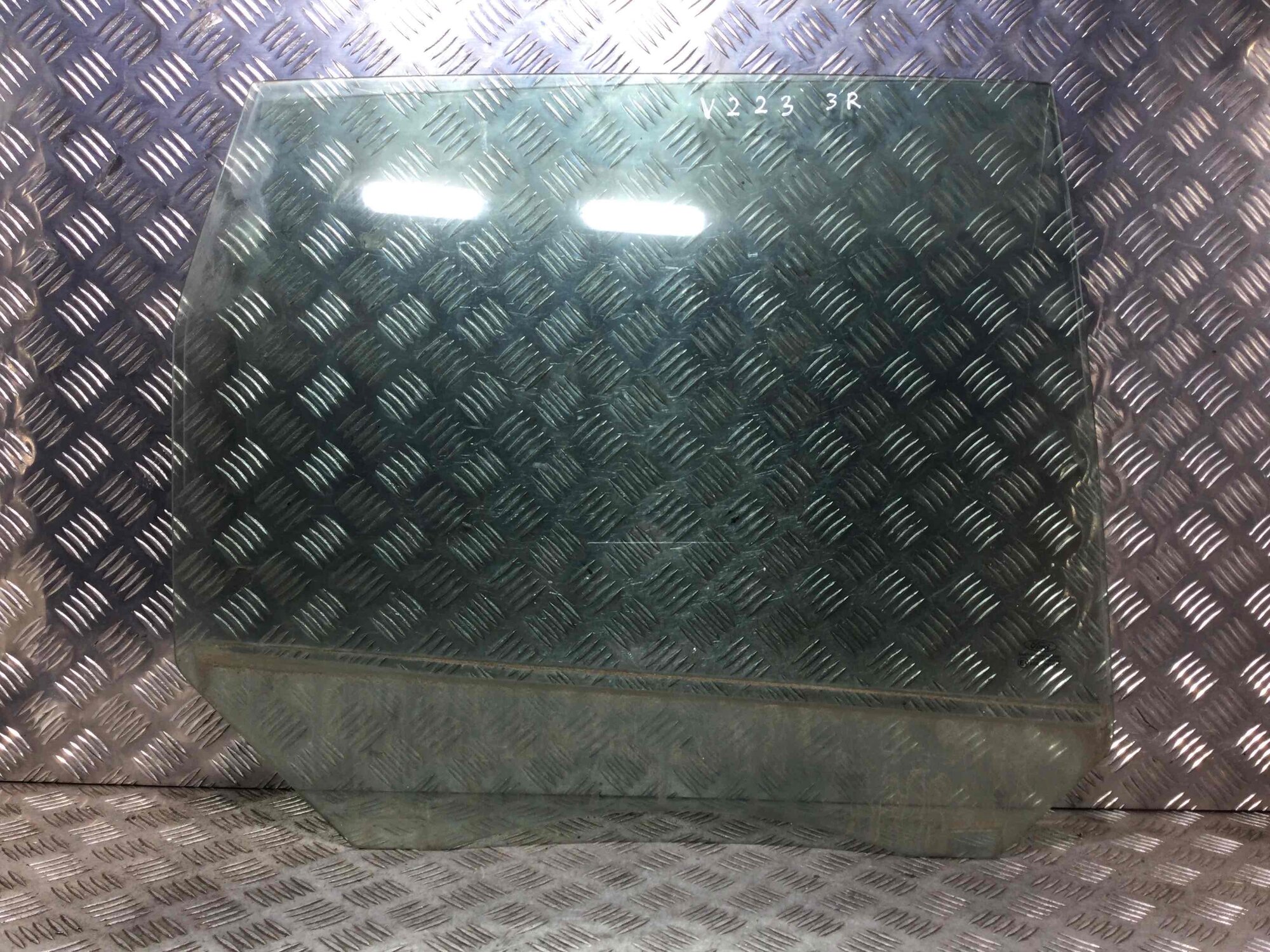 Б/У Стекло двери задней правой Ford C-MAX 1 поколение (2003-2007) 2005 г.