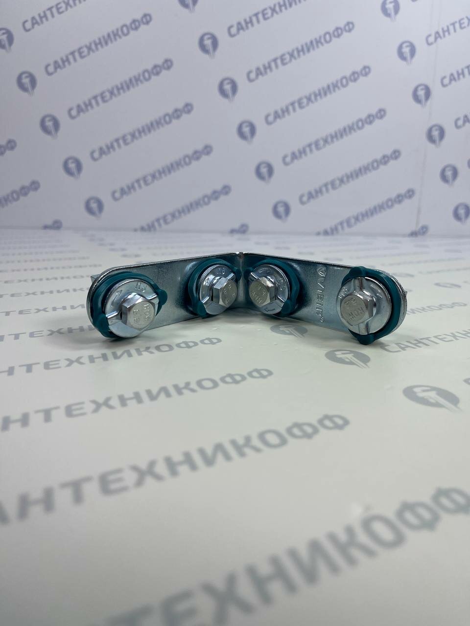 Уголок VIEIR 90гр с гайками, 30х30х2мм, сталь VPG105