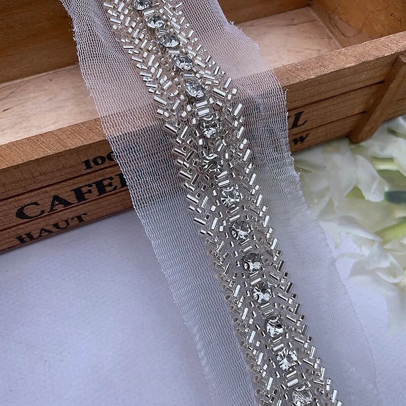 Кружевная лента с бисером и стразами, серебряная, 50 см