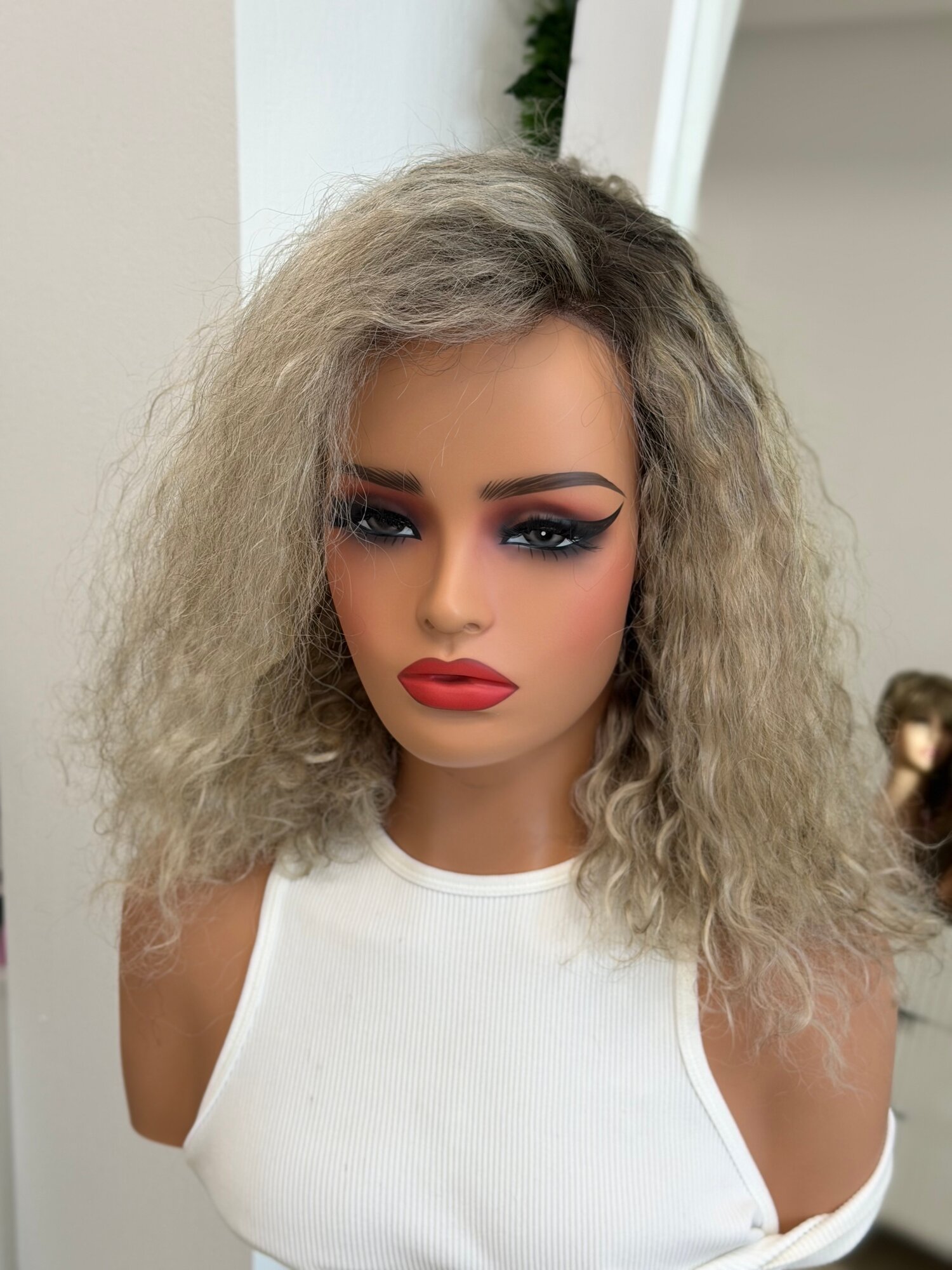 Парик кудрявый , холодный блонд , ONLYSHAIR, кудри сохраняются , парик имитацией волос .50-56см