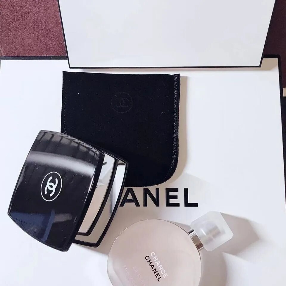 Chanel Зеркало гримерное двойное, черное, карманное, 7x7 см, артикул 1883774295 — фото 1