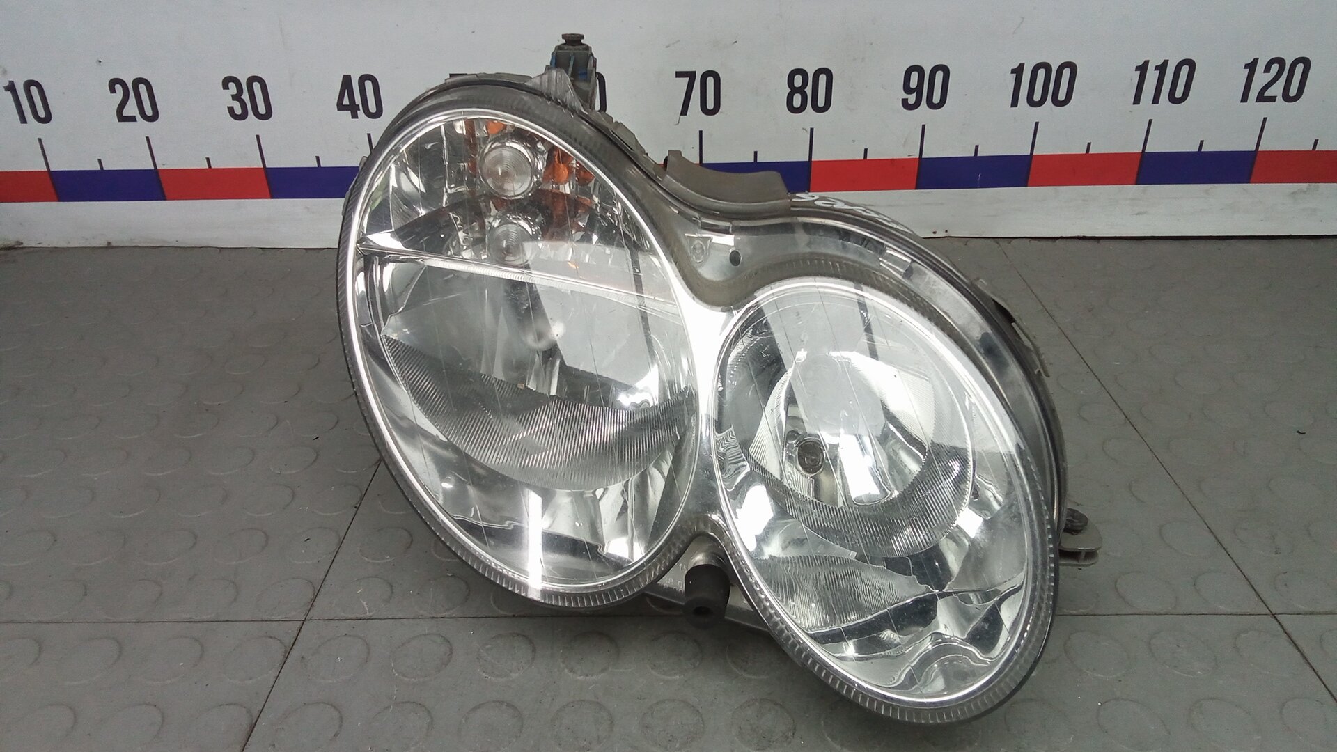 Фара правая MERCEDES BENZ CLK C209