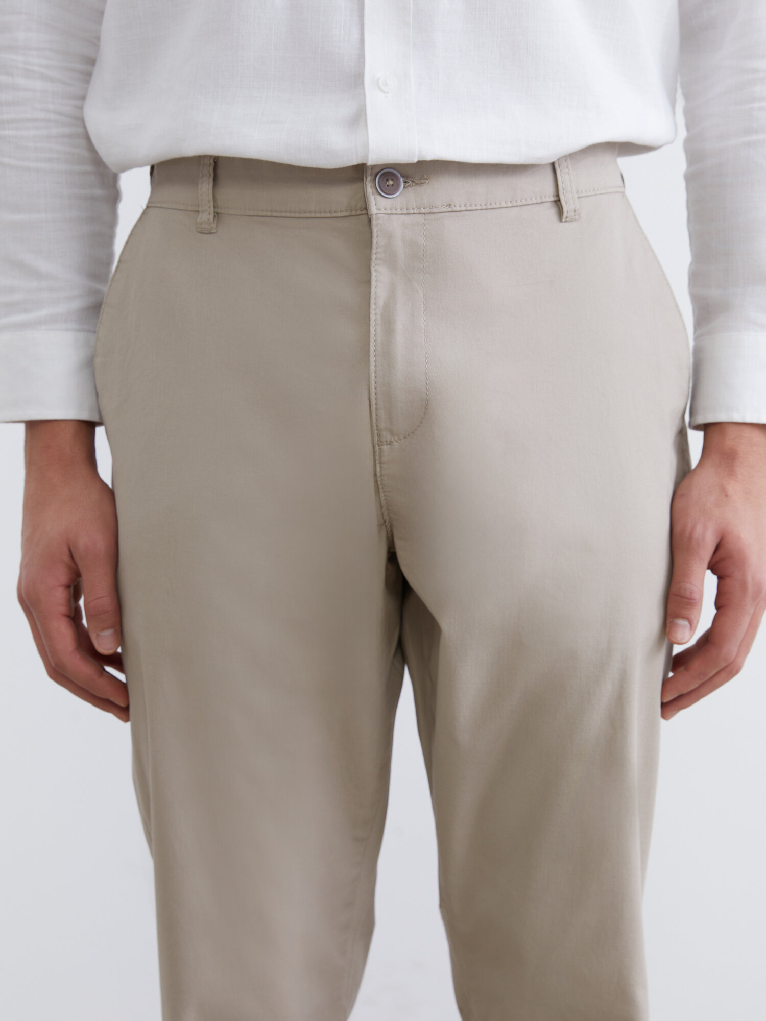 Брюки чинос