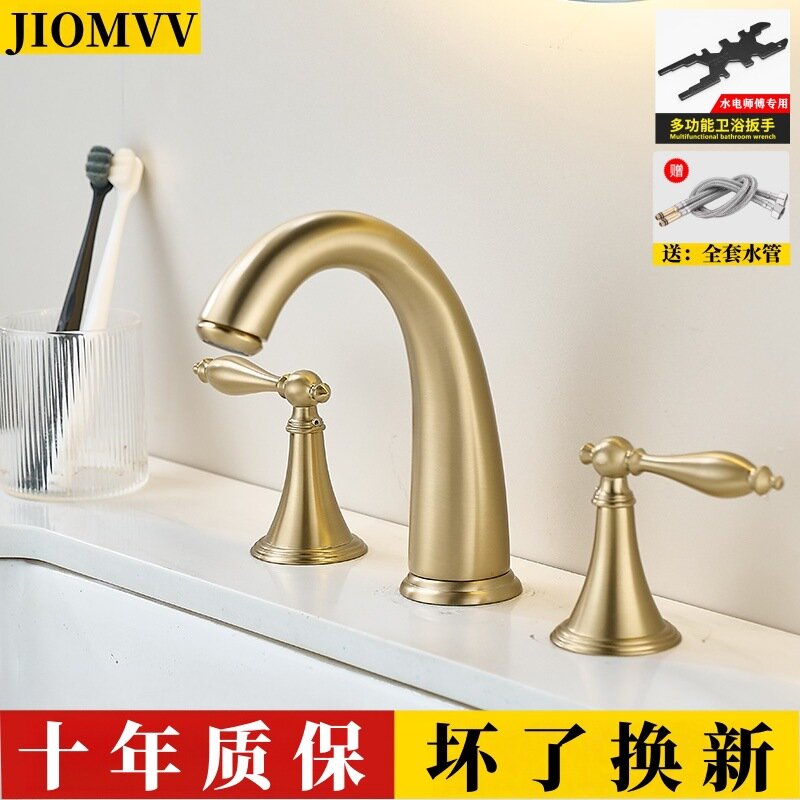 Европейский стиль золотой полностью медный вращающийся трехотверстный смеситель для раковины, трехкомпонентный набор, разделенный двойной ручкой, двойное управление горячей и холодной водой