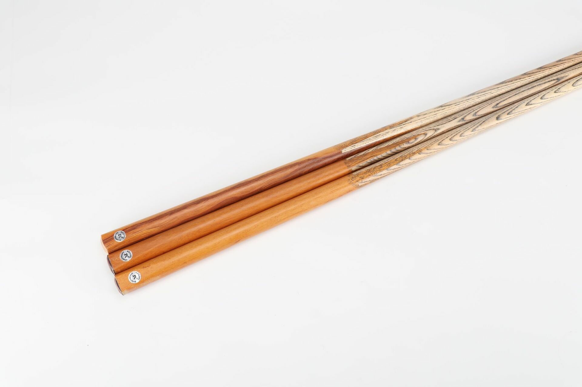 Производитель поставляет кий для бильярда Jingxing, античерный эбеновый, цельный деревянный, с маленьким наконечником, длина 145 см