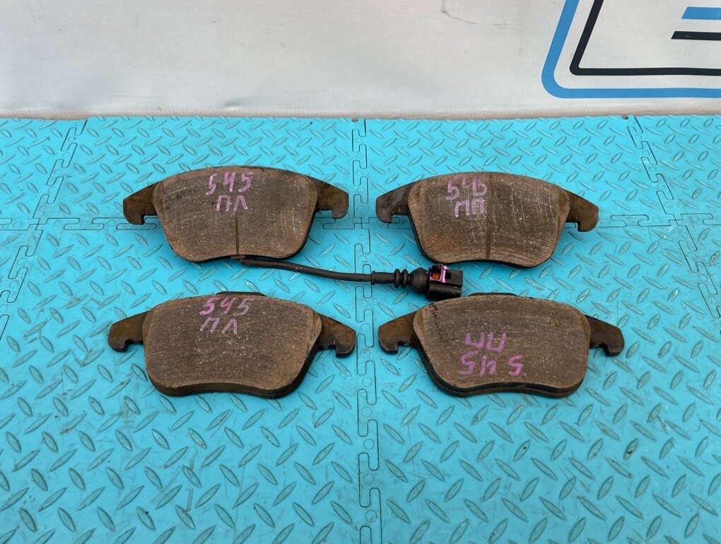 Колодки тормозные Volkswagen Tiguan 2010 5N1 CCZC 2.0 OEM 5N0698151A