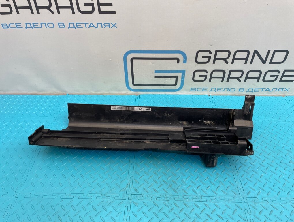Кронштейн радиатора BMW 5-Series 2013 F10 N20B20B 2.0 OEM 17117618771