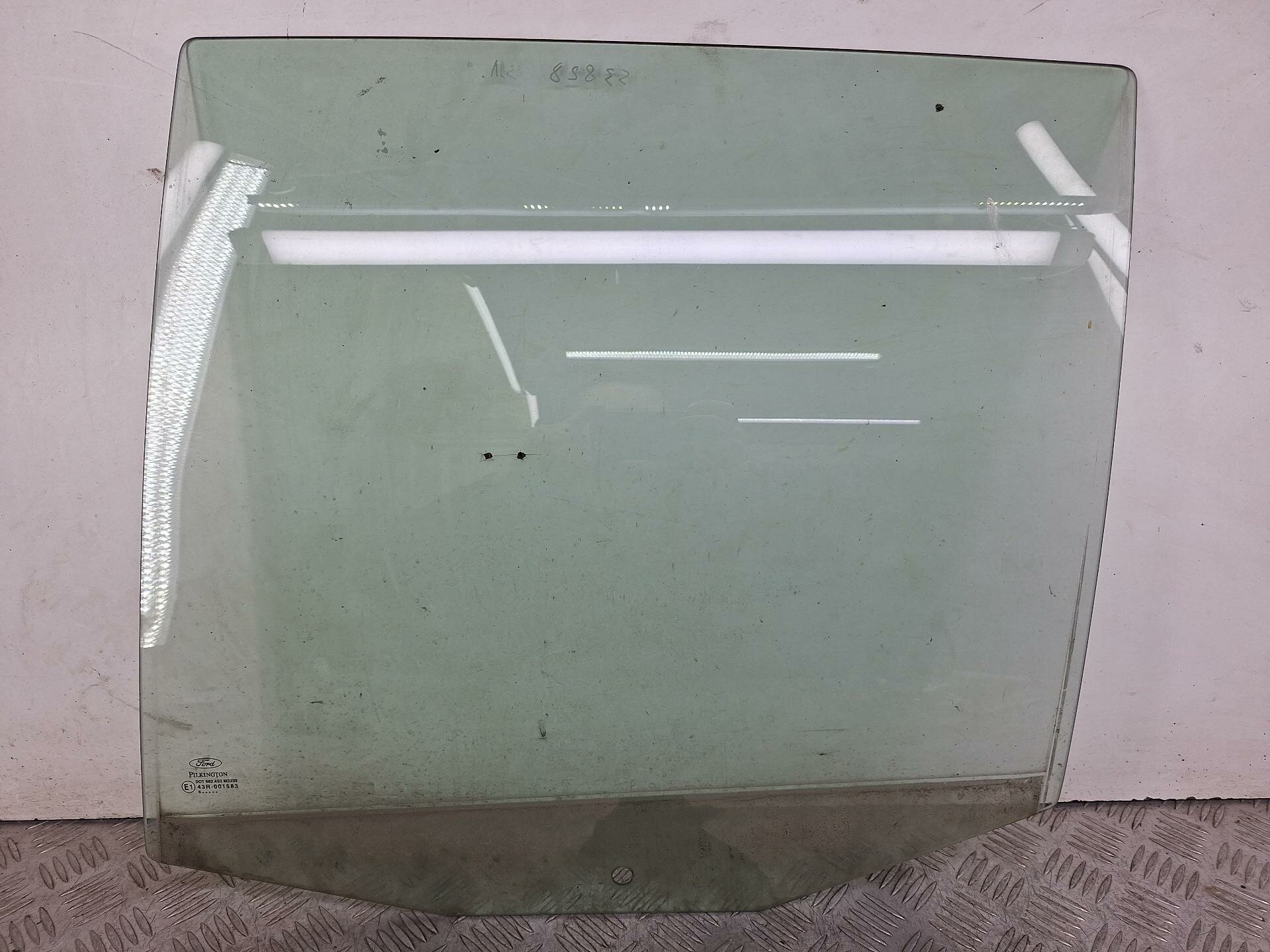 Стекло двери задней левой Ford Fusion рест. 2006