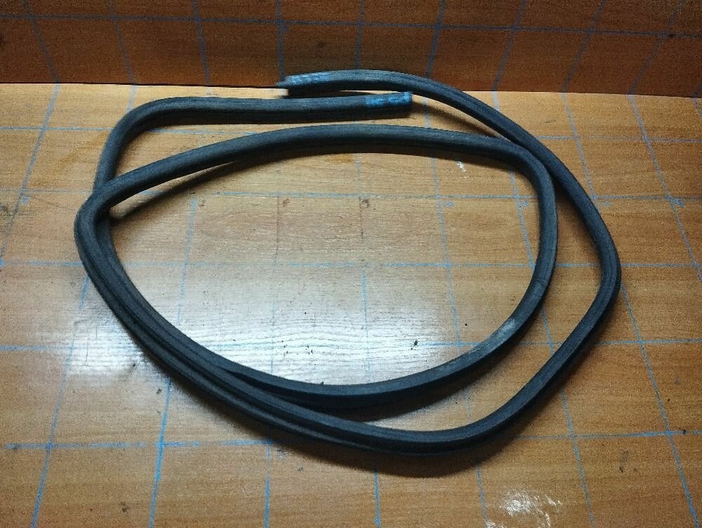 Уплотнитель задний правый Фольксваген Пассат Б3 Б/У с пробегом