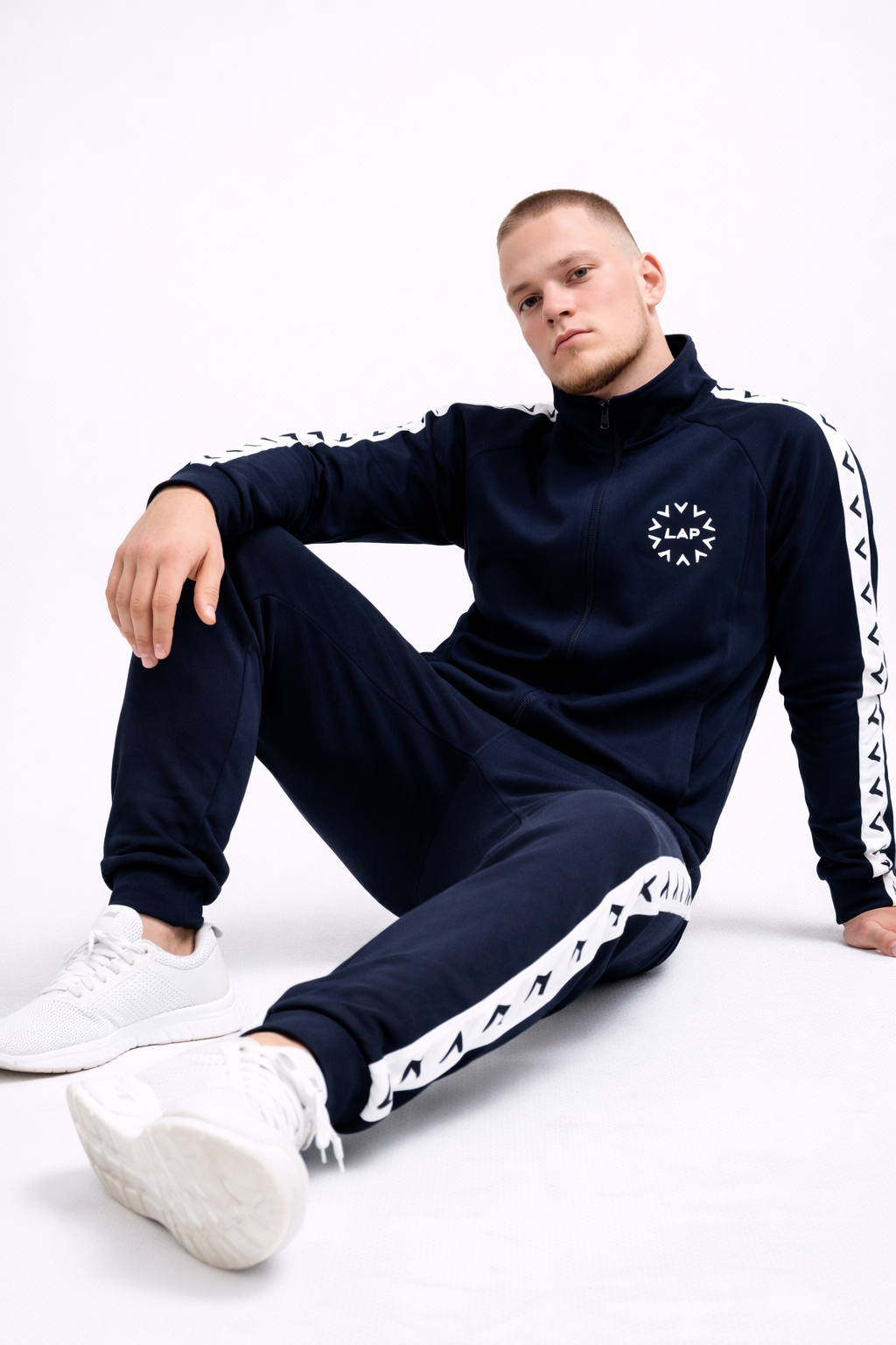 Костюм спортивный