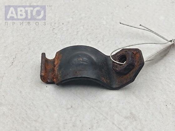 Крепление втулки стабилизатора переднего Volkswagen Passat B4