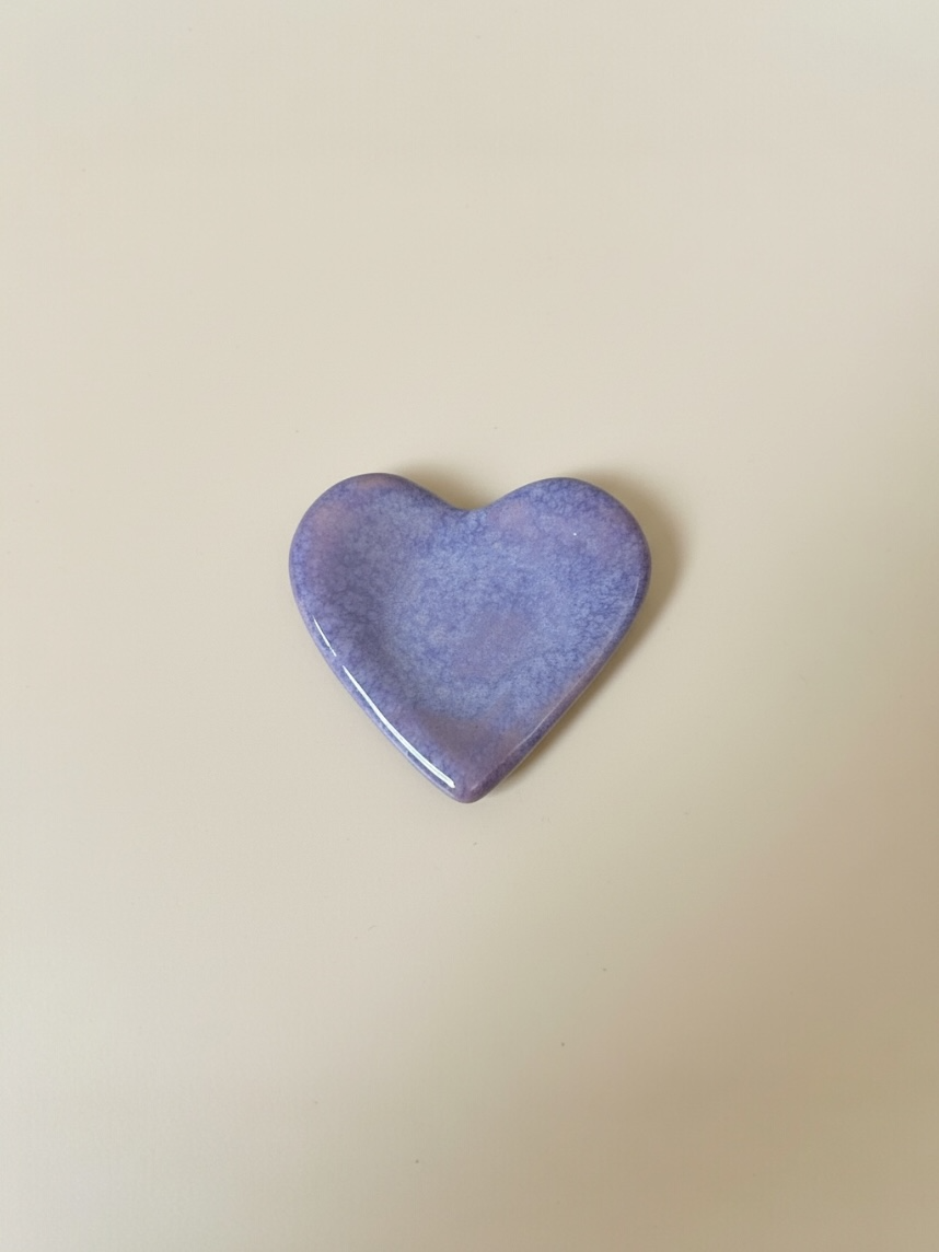 Блюдце ручной работы Августа в виде сердечка, фиолетовое, керамика, 6 см