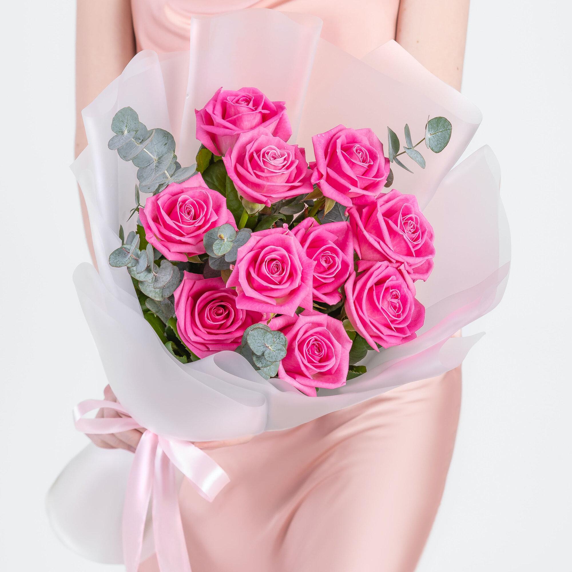 Букет Мегацвет24 "Ярко-розовые розы", 9 шт, 50см, дизайнерская упаковка