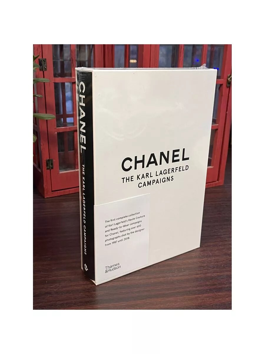 Chanel The Karl Lagerfeld Campaigns альбом о моде Шанель | Thames & Hudson