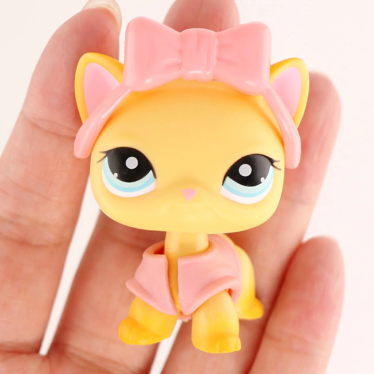 LPS кошечка в розовом платье и с бантиком, цвет 339