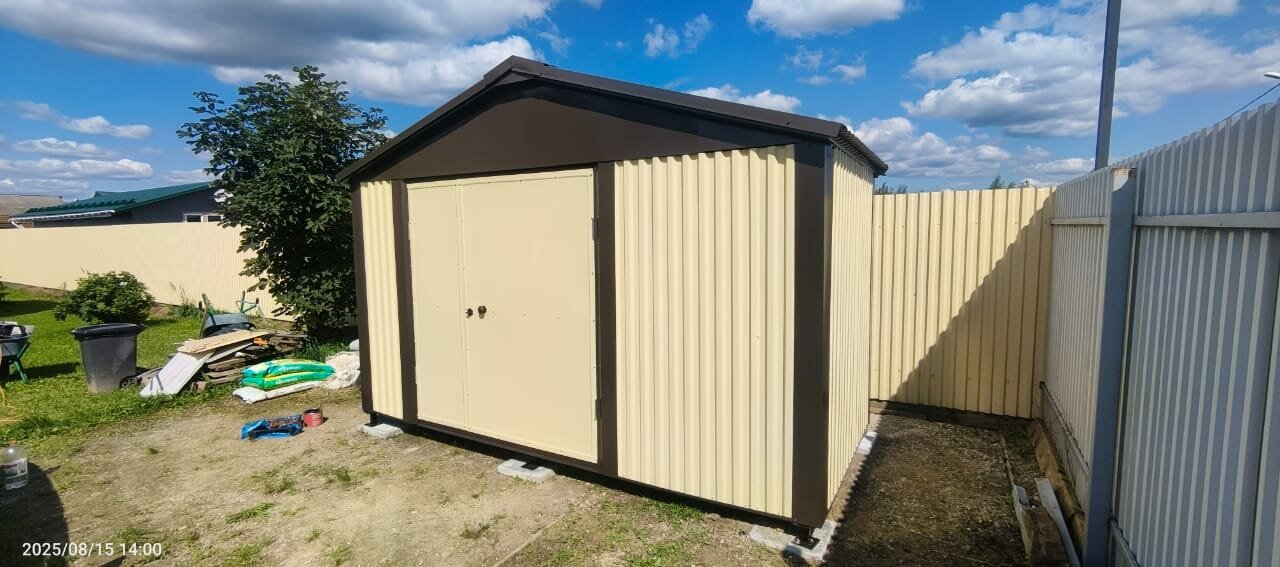 Металлический хозблок 3,84х1,85м, дверь 180 см, со сборкой на плитку, с полом фанера.