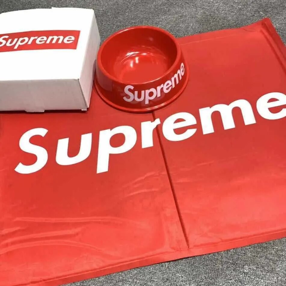 Миска для животных Supreme для кошек красного цвета круглая пластиковая — фото 1