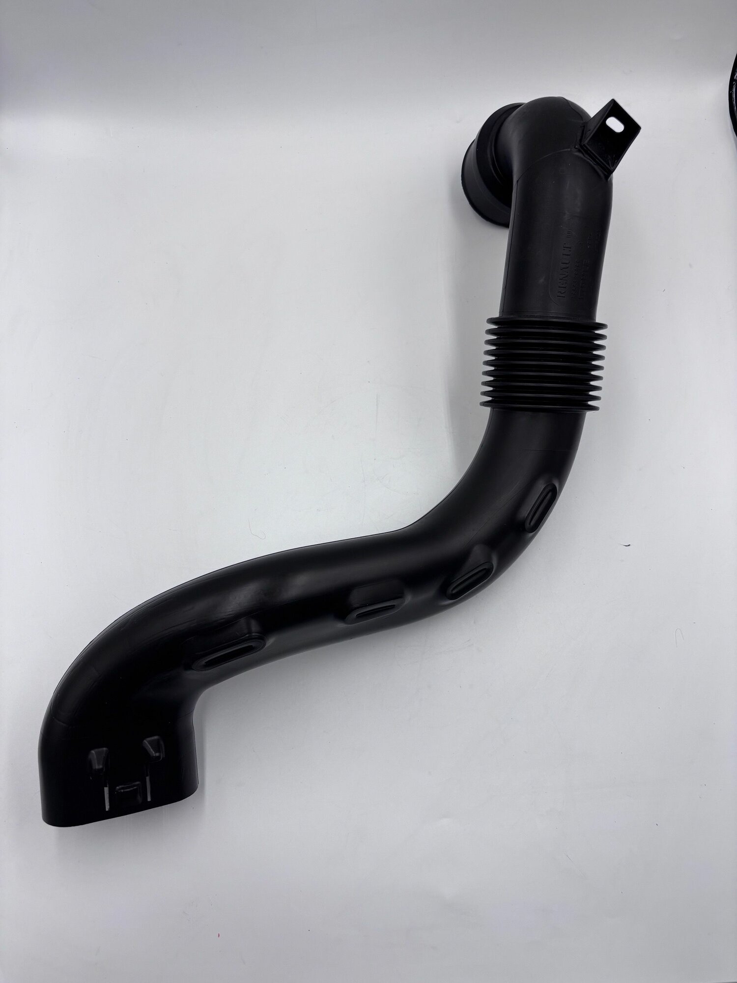 Патрубок воздушного фильтра Renault Duster Arkana 165558896r