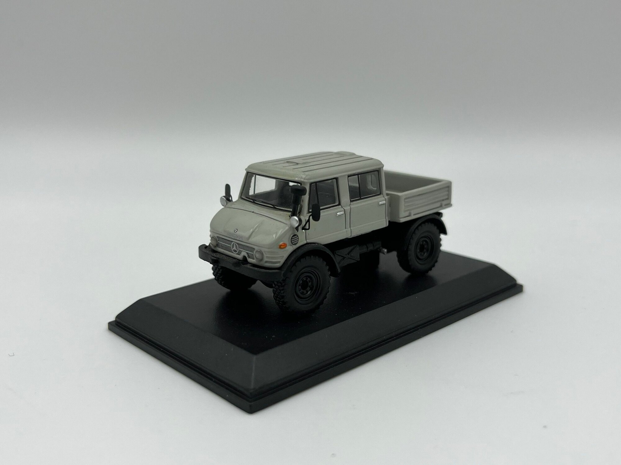 BOS 1/87 Mercedes-Benz Unimog U416 DoKa Модель автомобиля из смолы