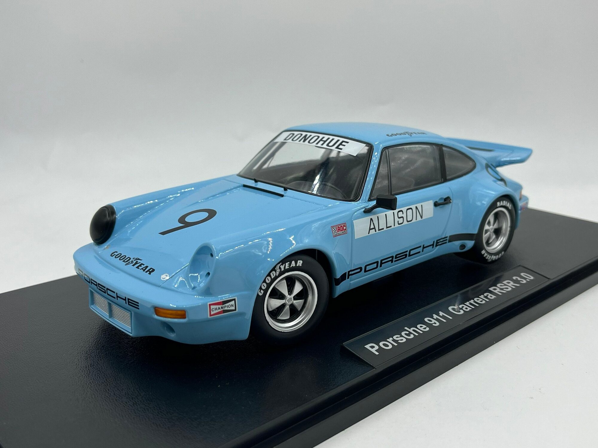 Модель автомобиля Porsche 911 Carrera RSR 3.0 в масштабе 1:18 от KK Scale