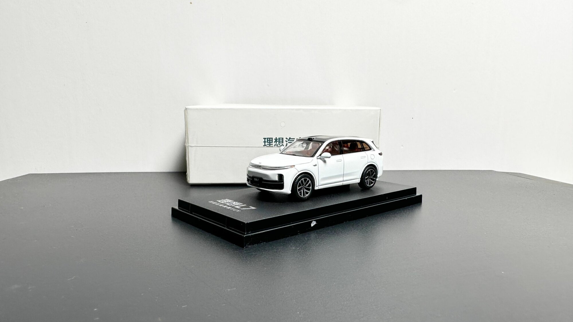 Li Auto L6, L7, L8, L9ONE Mega 1:64 Модель автомобиля из литого под давлением металла, работающая на новой энергии