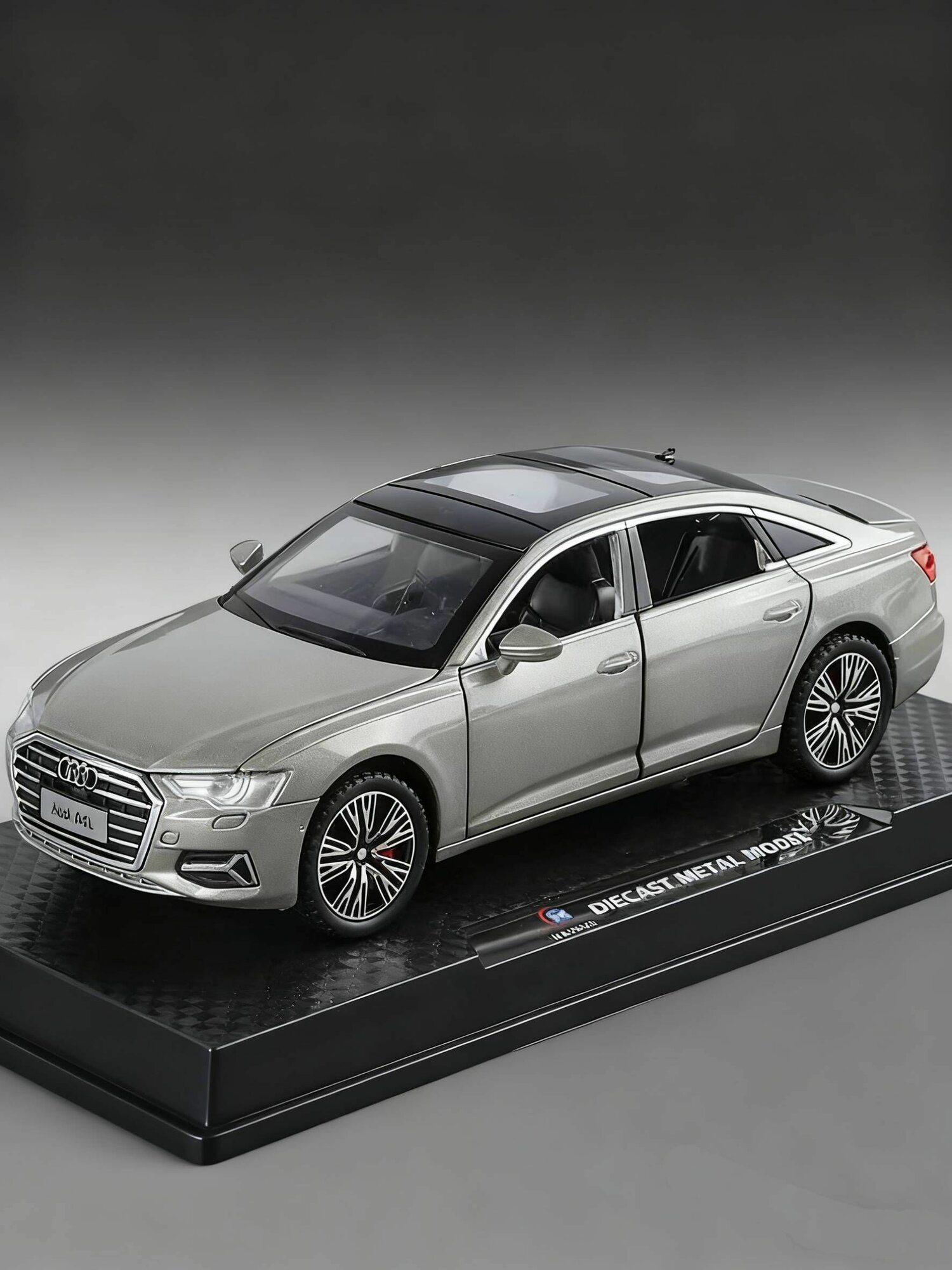 Металлическая автомобильная модель Audi A6L масштаба 1:32
