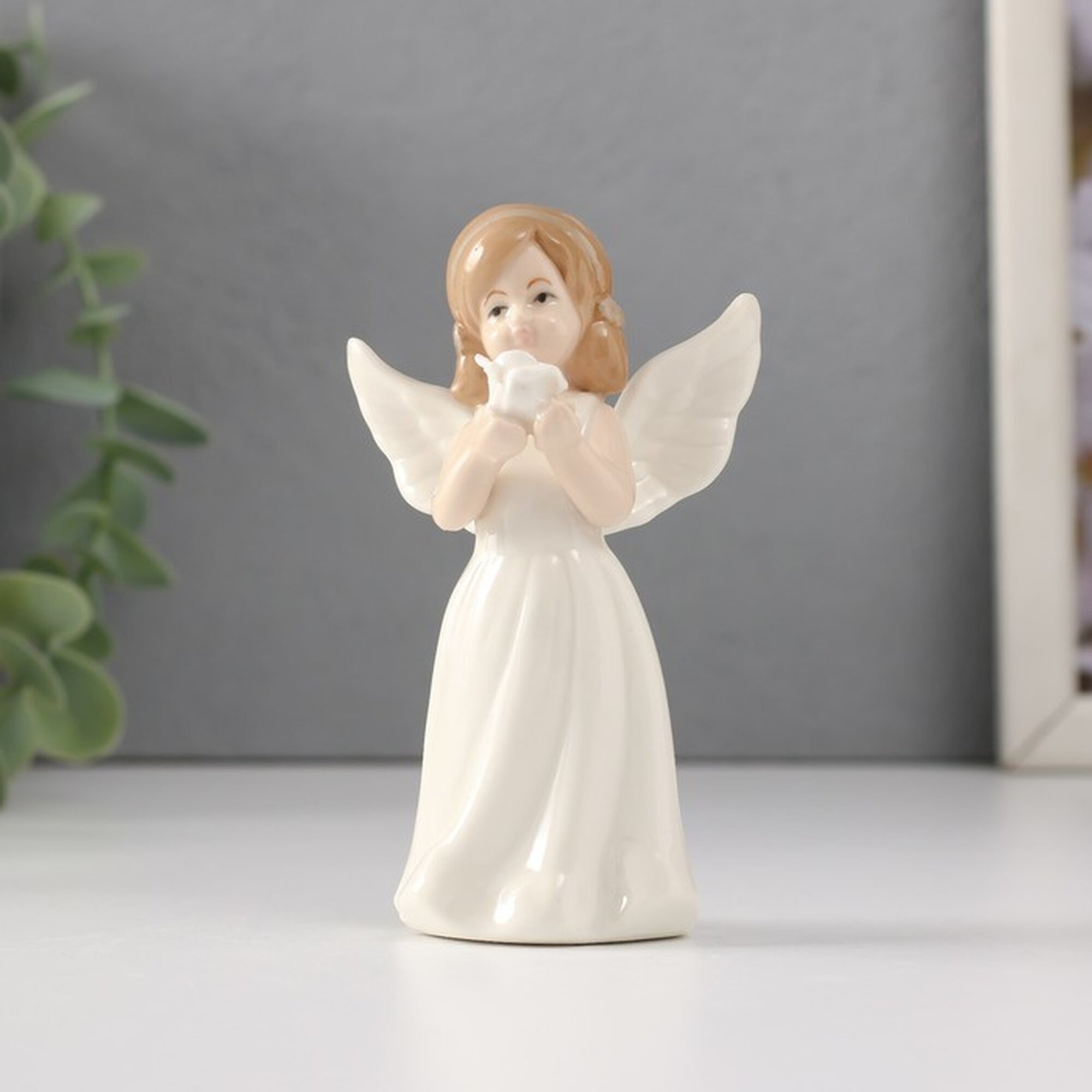 Фигурка керамика «Девочка-ангел в белом платье с розой в руках», 6×3.8×10 см