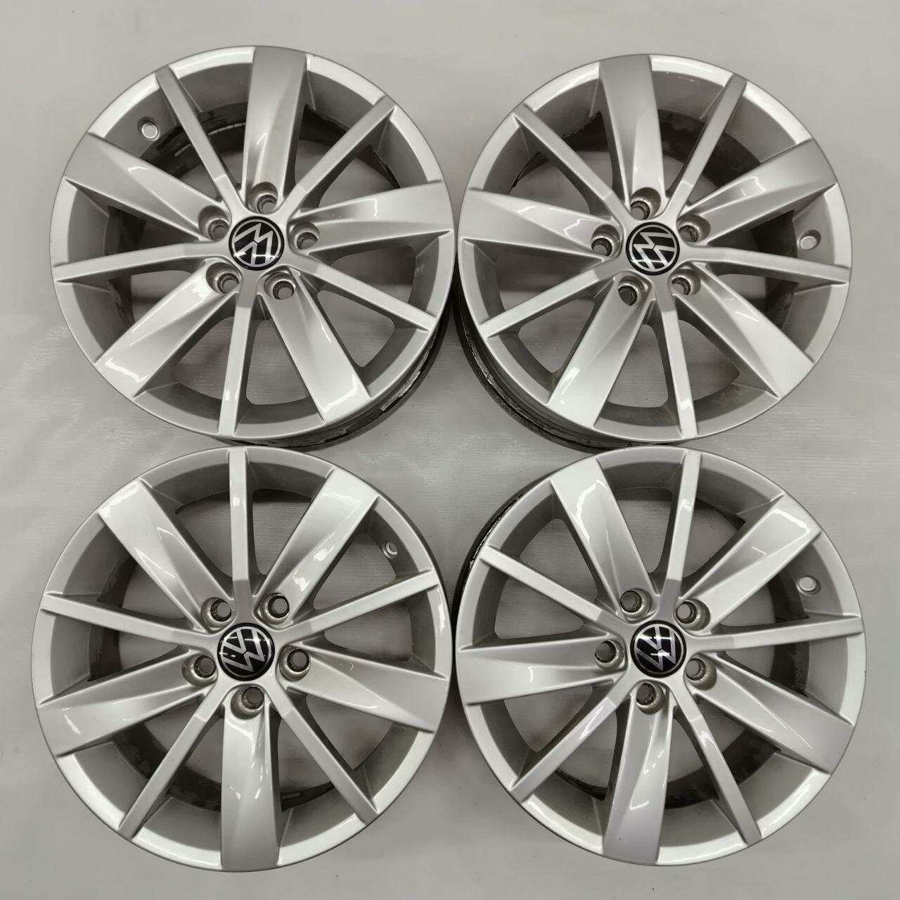 Комплект (4 шт) колесных дисков Volkswagen 15x6 PCD 5x100 D57.1 ET40 (оригинал)