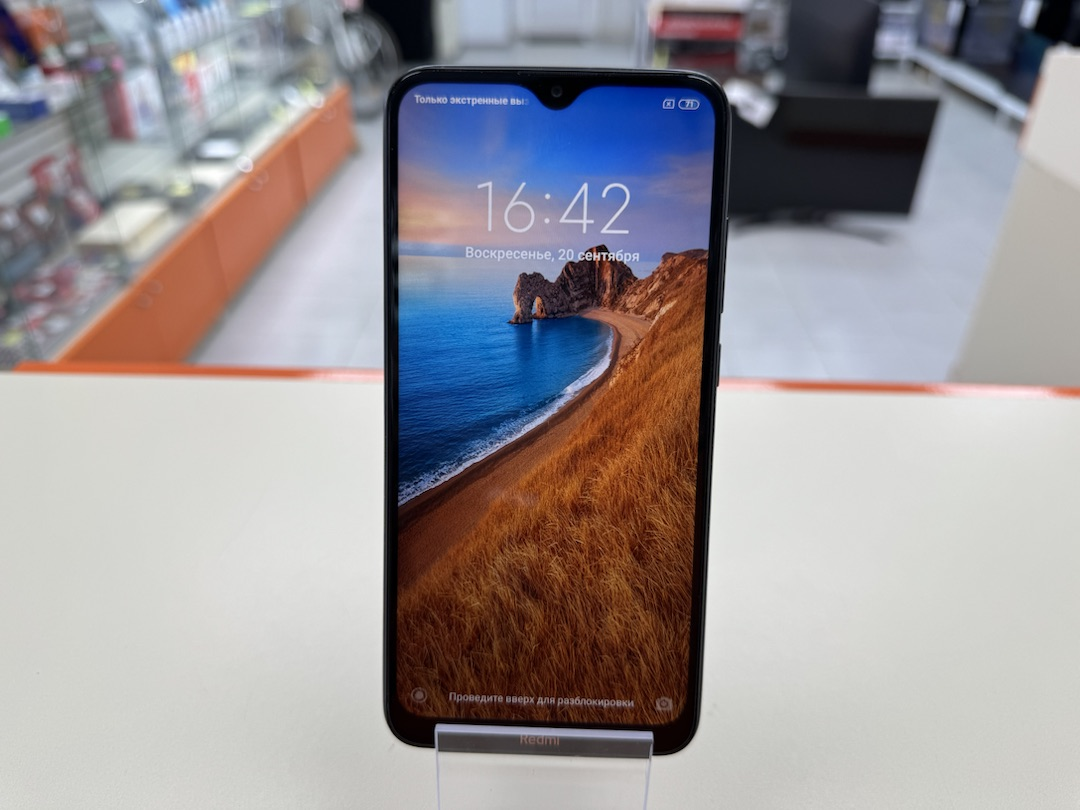 Смартфон Xiaomi Redmi 8, 3/32 ГБ Б/у Уценка