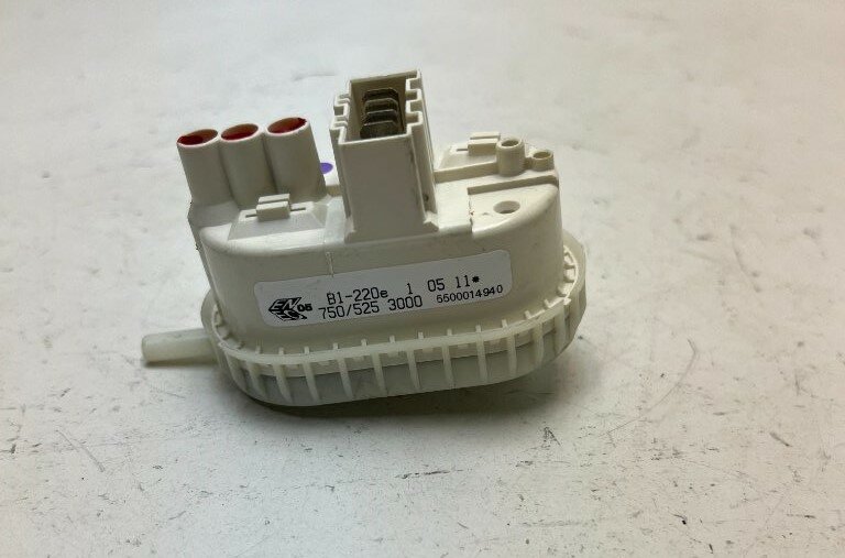 WFC2067OE кт81 Датчик уровня воды для стиральной машины Bosch 5500014940 б/у