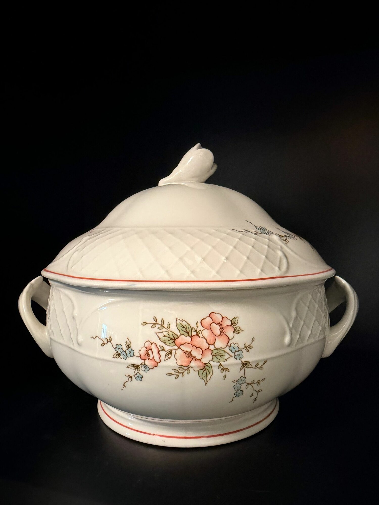 Супница (террин) Villeroy&Boch, серия Phoenix blau Винтаж 80-е гг, редкая, Объем 1,7 л. Высота 23,5 см с крышкой, 10 см без крышки. D 19,5 см . Есть подклейка цветка на крышке!