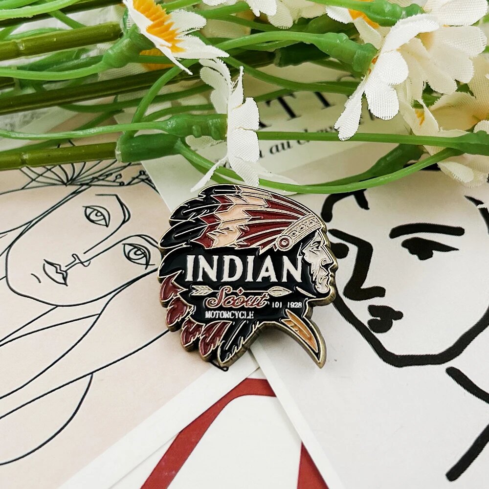 Эмалевый значок Indian-Scout-101 с логотипом 1928 года, винтажная металлическая брошь, значок индейских вождей, сувенир для фанатов и любителей мотоциклетных клубов, коллекционный предмет.