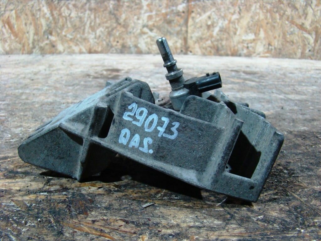 Кронштейн форсунки подогрева катализатора Nissan Qashqai (J10) 2006-2014 8200771226 (с пробегом)