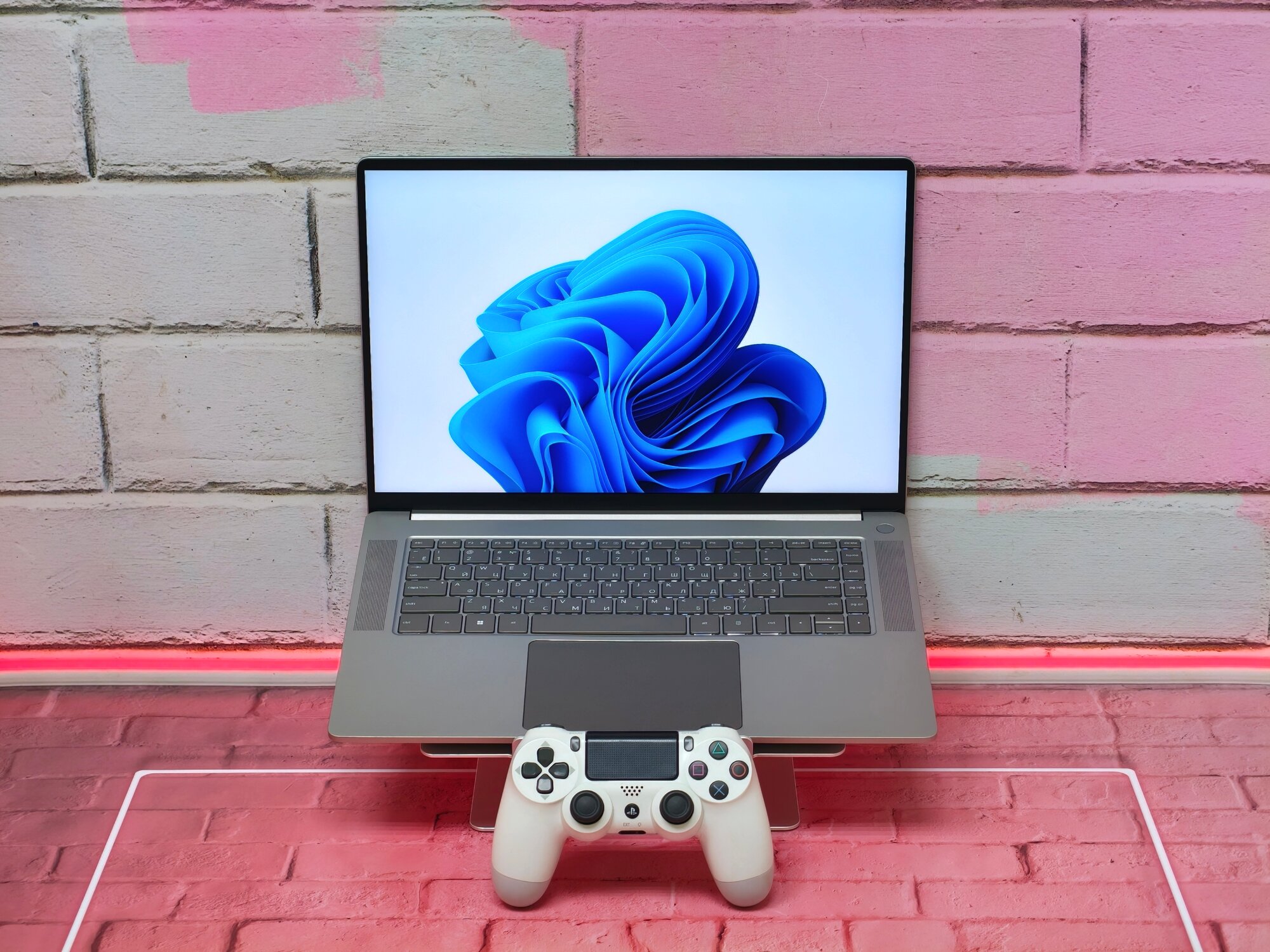 16" Ноутбук LUNNEN OUTER 16, 120 ГЦ QHD+, CORE I7 13620H, 16 ГБ, SSD 512 ГБ, INTEL UHD GRAPHICS, Win11Home, серебристый