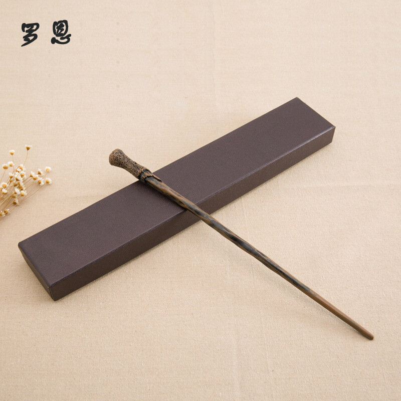 Гарри Поттер Металлическая палочка с сердечником Рождественская подарочная коробка Билет Таблица заклинаний Офисный культурный реквизит для косплея 2. Подарочная коробка с лентой Рона Брауна