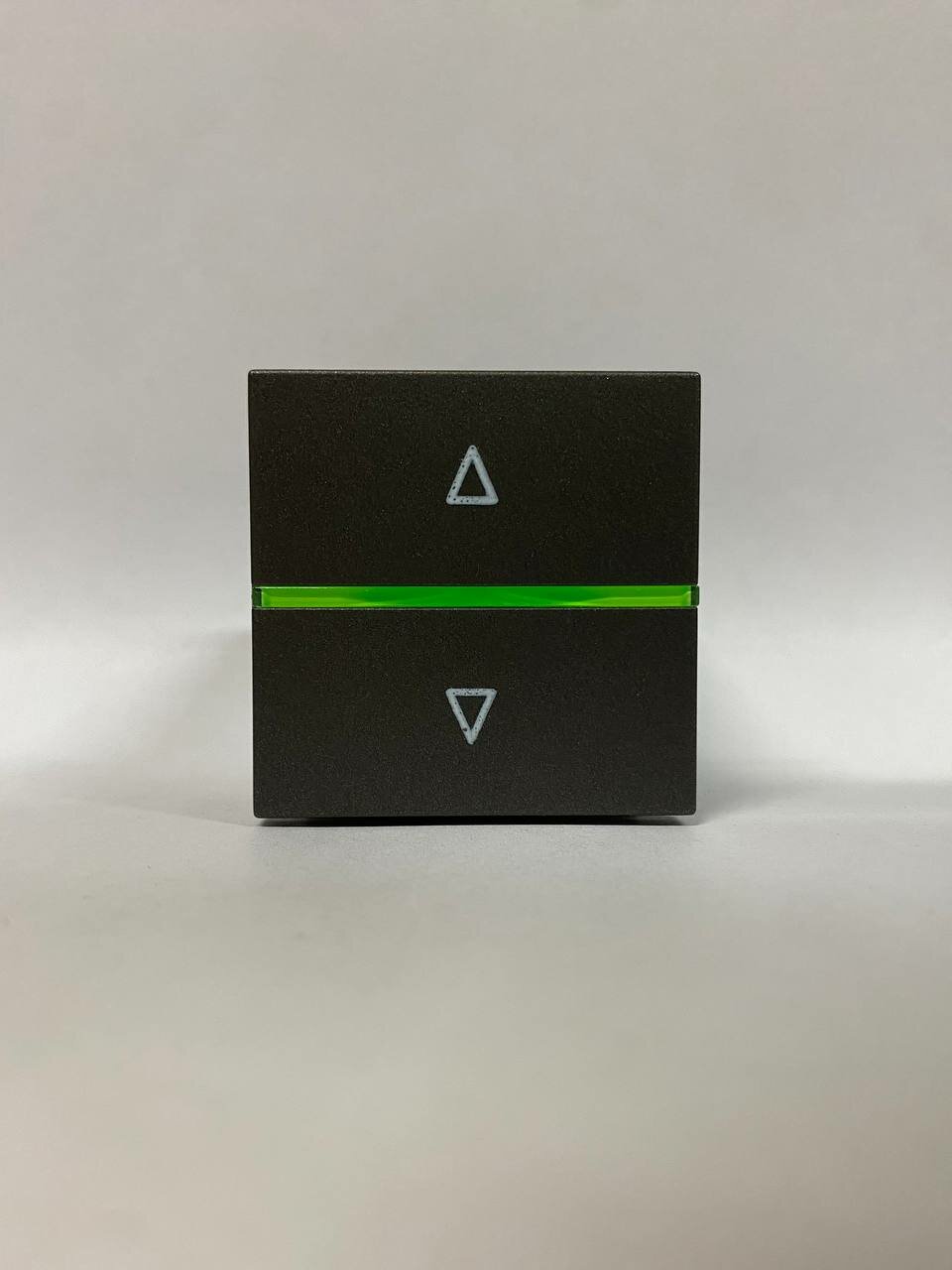 Выключатель жалюзи электронный 700 ВА 2 модуля ABB Zenit, антрацит (N2261.2 AN) 2CLA226120N1801