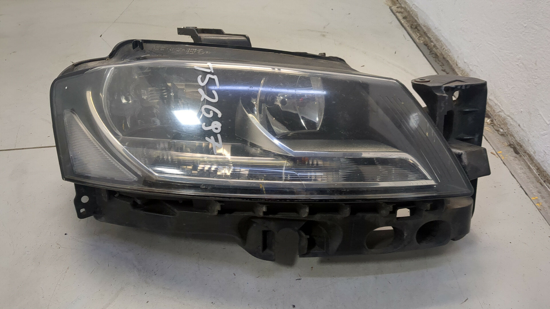 Фара (передняя) правая Audi A3 (8P) Б/У