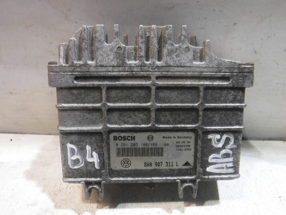 Блок управления двигателем VW Passat B4 8A0907311L