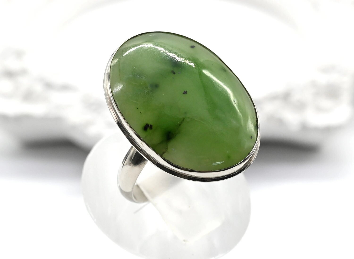 Кольцо, нефрит